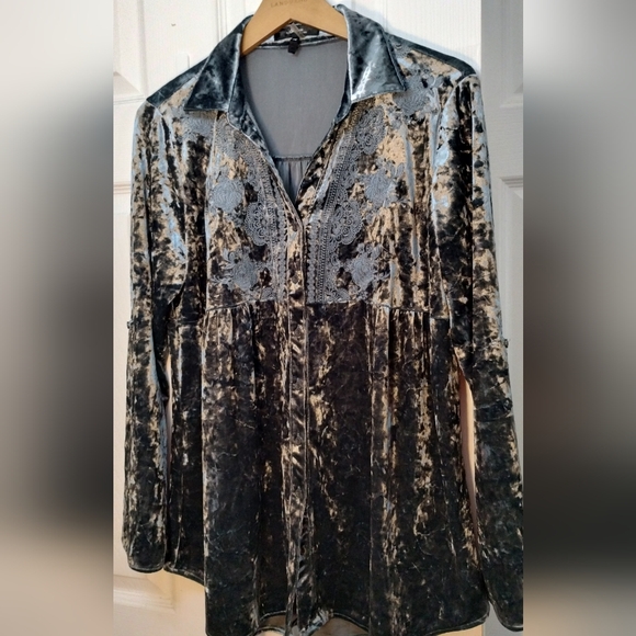 ANDREE BY UNIT | Tops | Andree By Unit Blue Velvet Embroidery Blouse ...